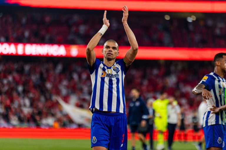 The 25 Greatest Defenders in Football History - Ranked - Lentedesportiva