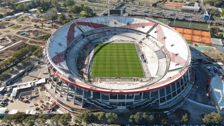 The 15 Most Legendary Football Stadiums of All Time - Lentedesportiva