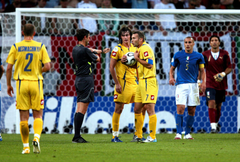 The 15 Greatest Football Referees of All Time - Ranked - Lentedesportiva