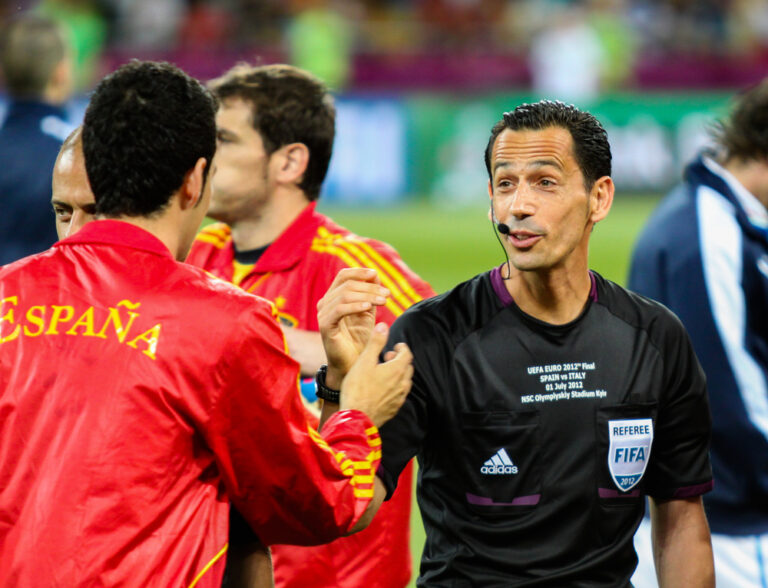The 15 Greatest Football Referees of All Time - Ranked - Lentedesportiva
