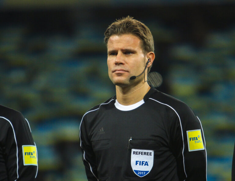 The 15 Greatest Football Referees of All Time - Ranked - Lentedesportiva