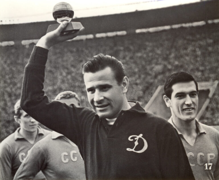 The 15 Greatest Legends in Football History - Ranked - Lentedesportiva