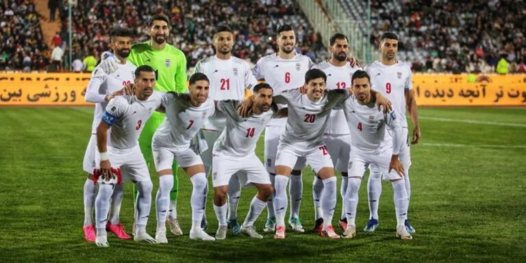 L'hymne national iranien suscite une vive réaction avant le match de ...